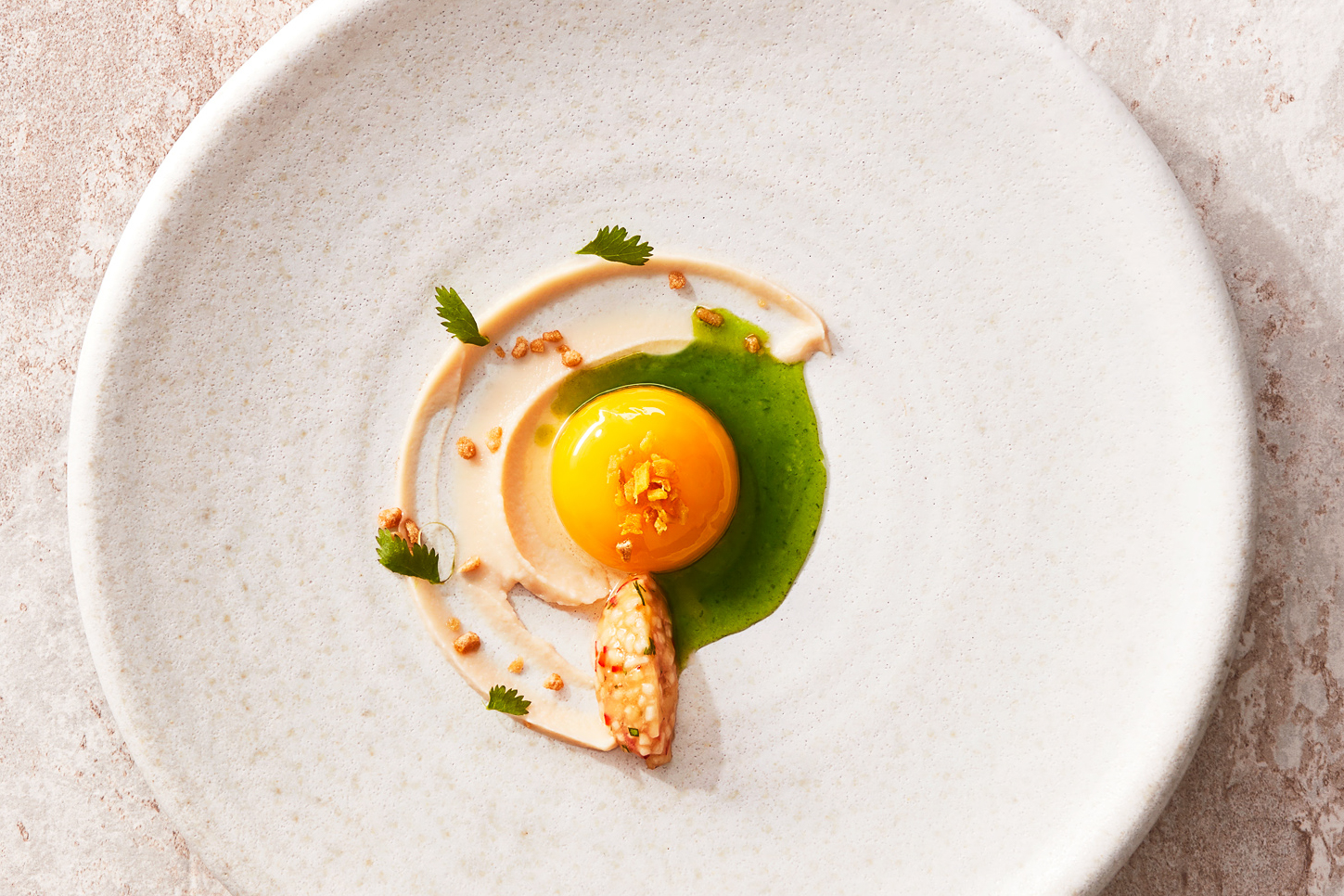 Eigelb confiert // Zwiebelcreme // Ahorn // Banane scharf // Weizengras ...